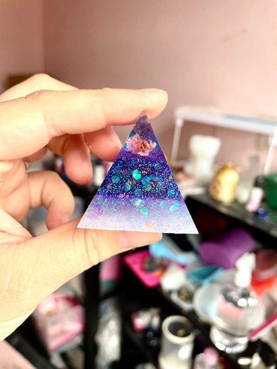 Paperweights Mini Resin Pyramid Paperweight Home & Living etna.com.pe