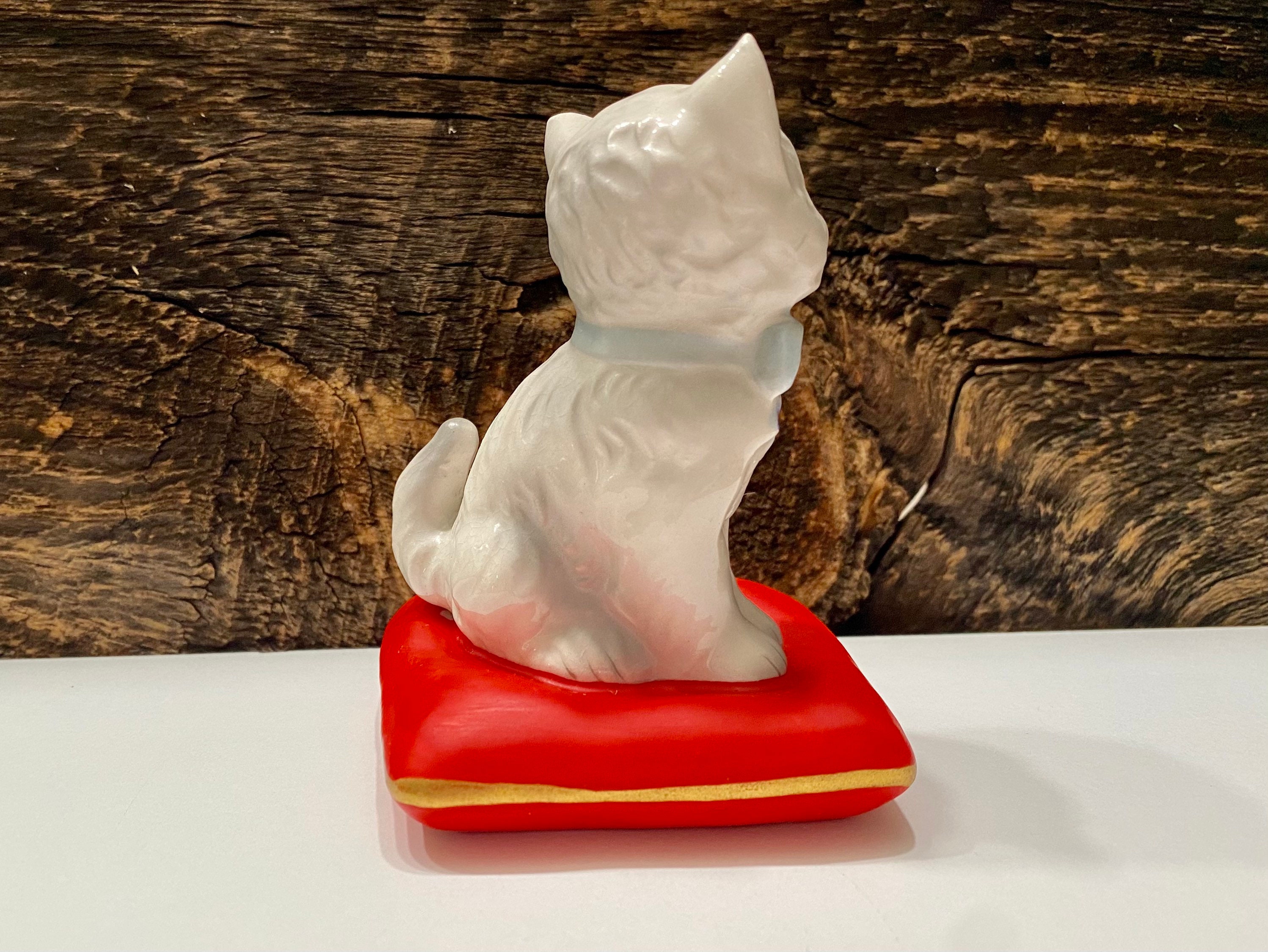 Vintage Porcelain Cat Figurine Vintage Cat on Red Pillow - Etsy