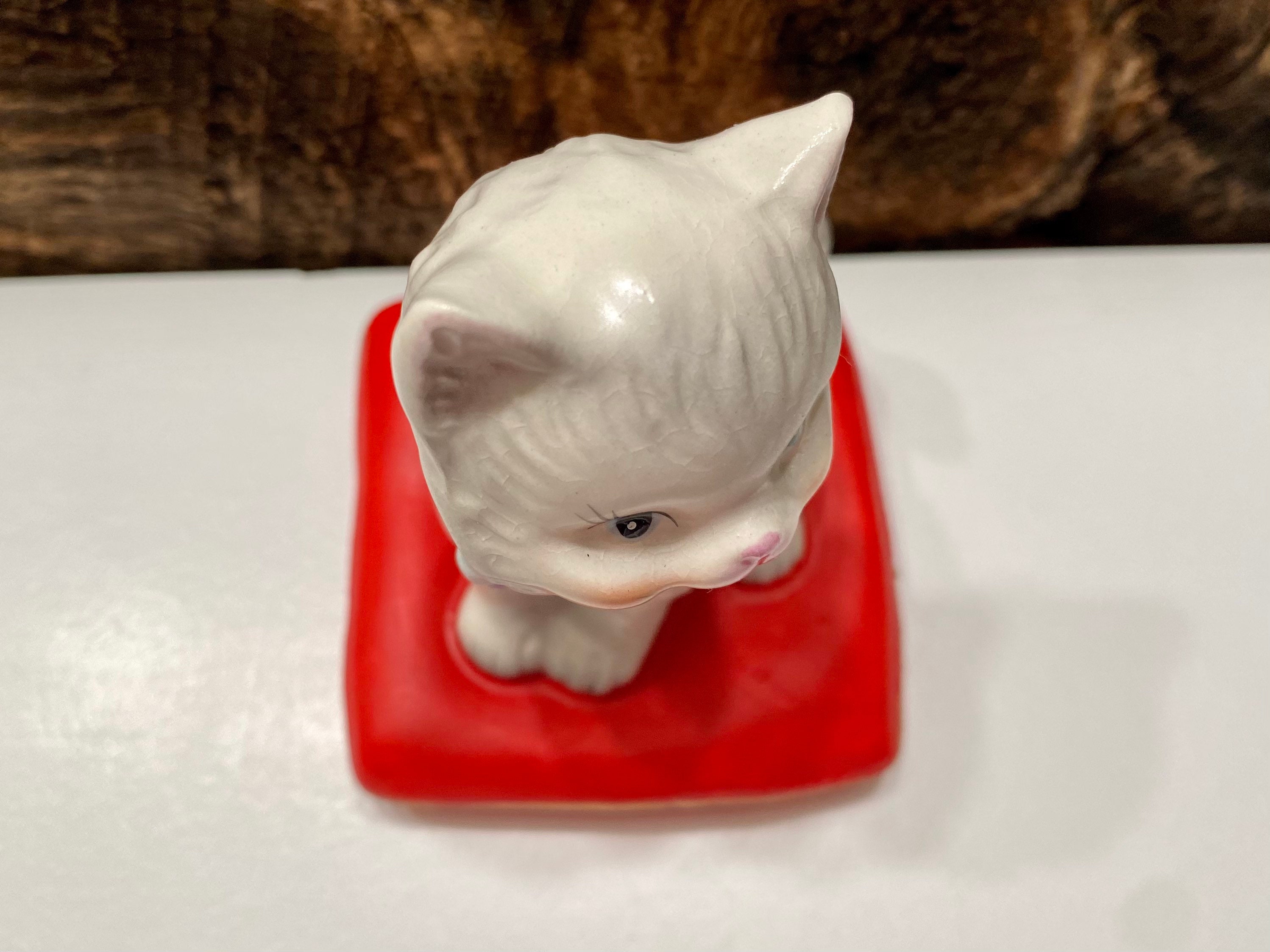 Vintage Porcelain Cat Figurine Vintage Cat on Red Pillow - Etsy