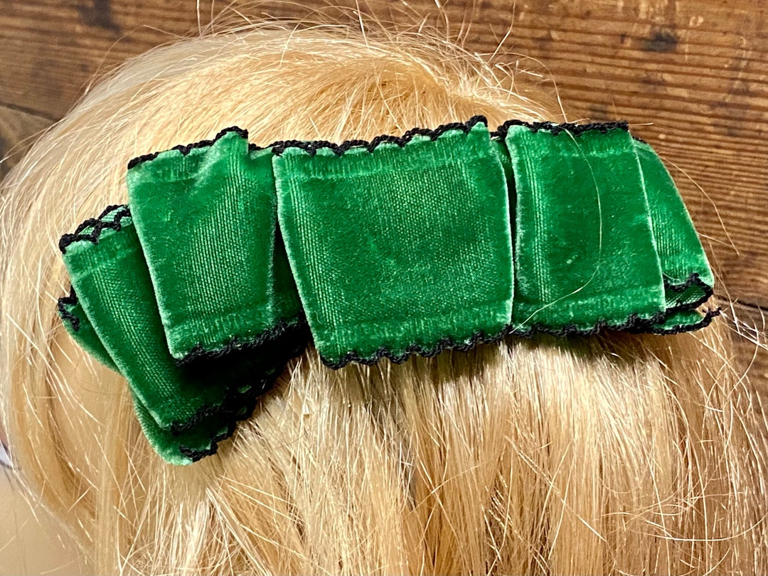 Vintage Green Velvet Hair Clip: Ruffled Ribbon, Black Scalloped Edge - Etsy