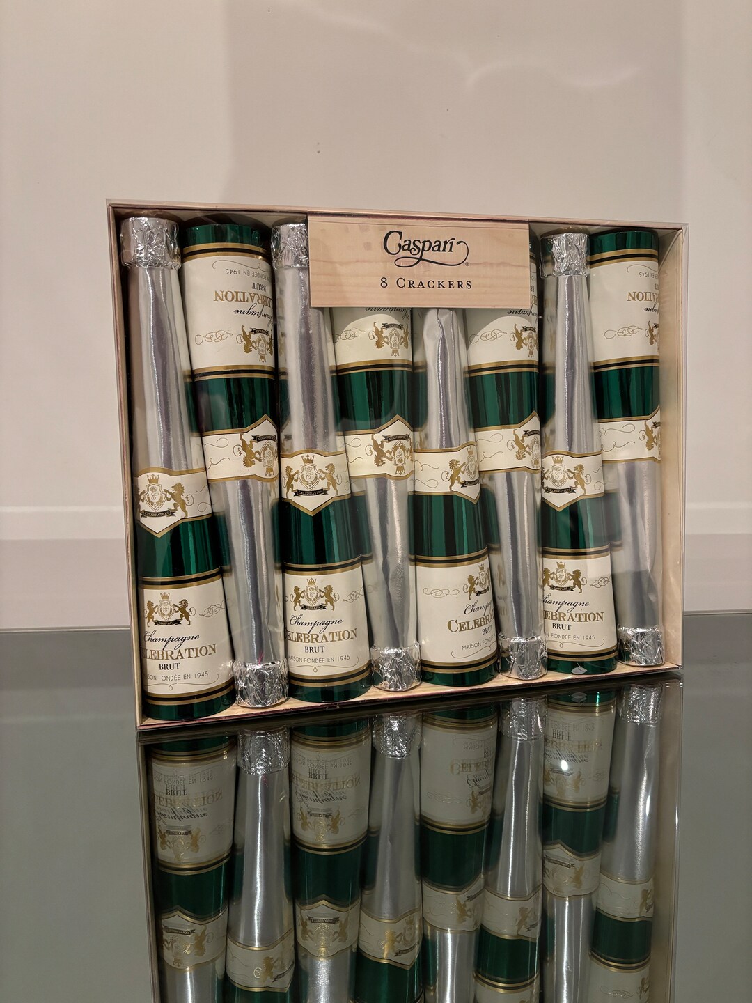 Champagne Bottle Party Christmas Crackers Bon Bons Box of 8 Stand up ...