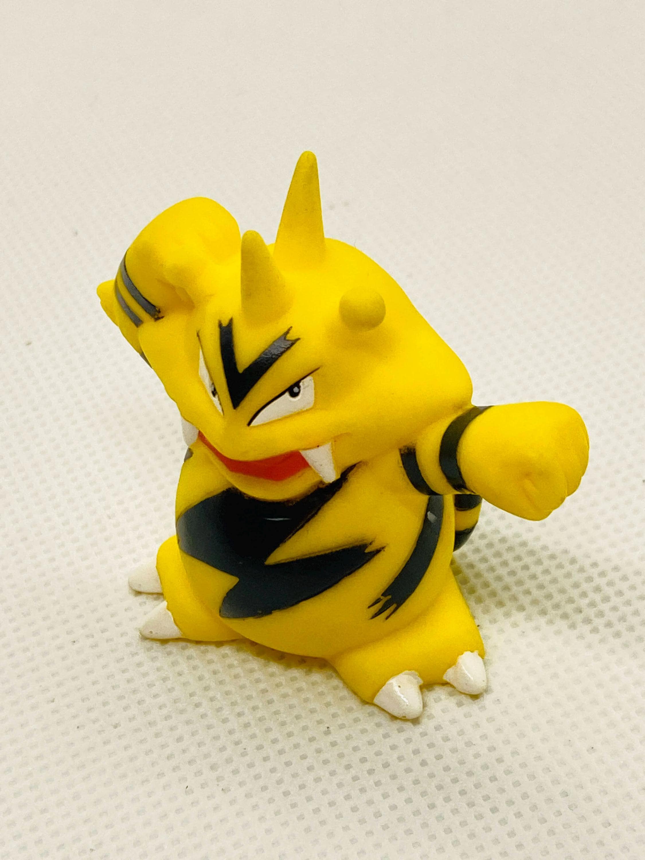 Shiny Electabuzz stores 6IV Pokemon