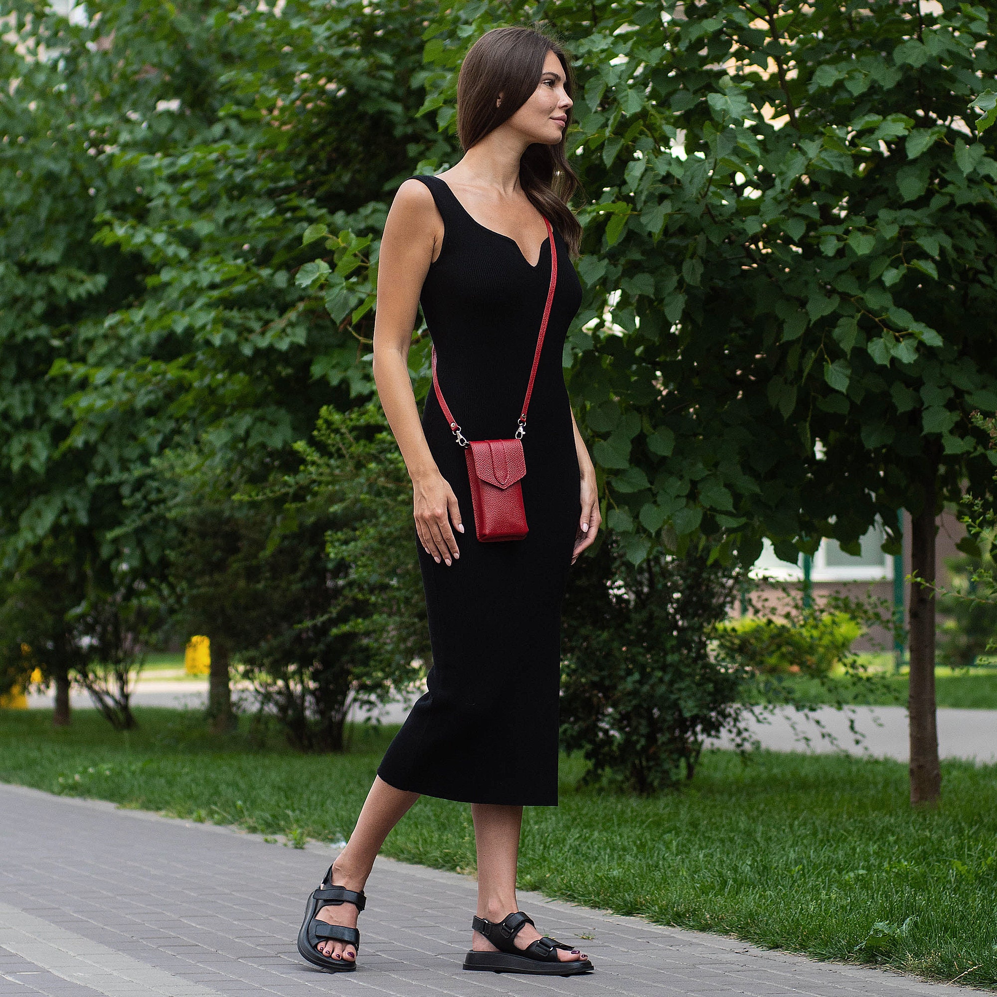 Leather Bag for Your Phone: Stylish Solutions for Carrying Your Smart ...