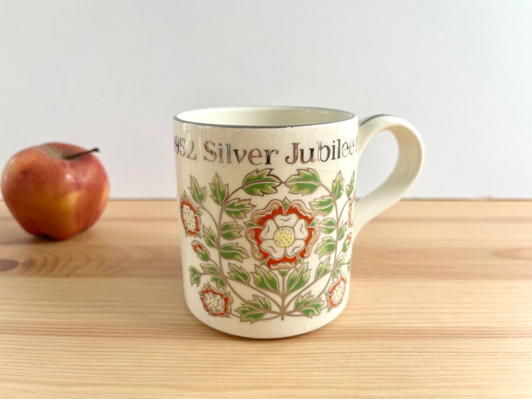 Silver Jubilee Mug, Queen Elizabeth II, the National Trust UK 1970s ...