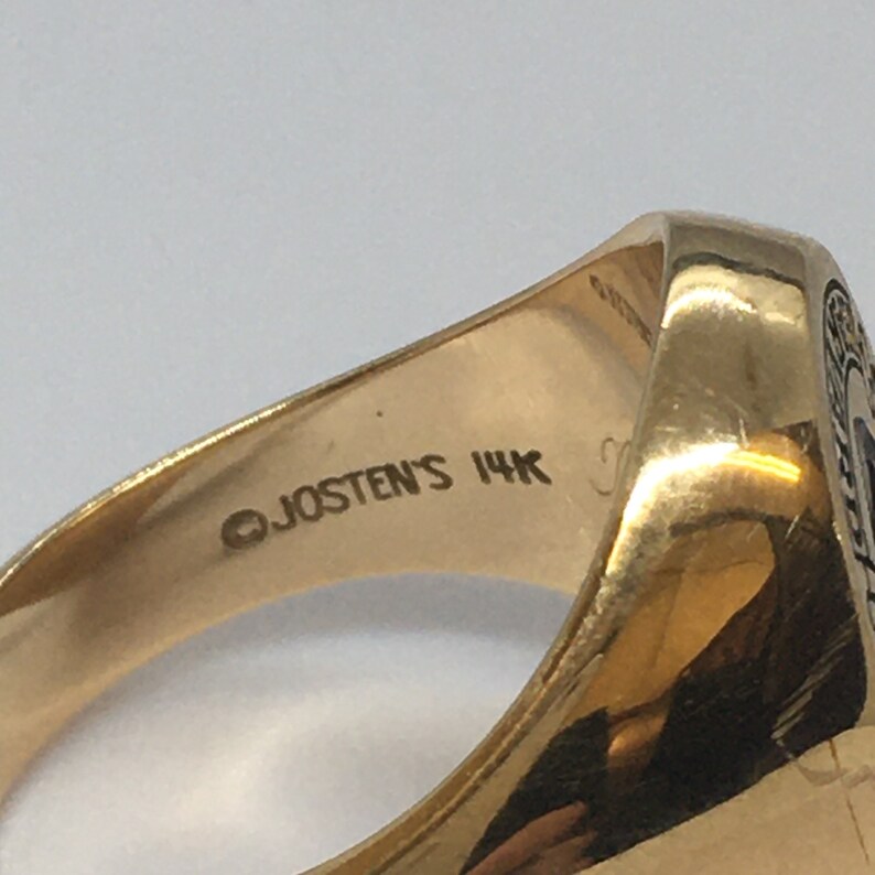 Vintage 14K Gold 1980s Class Ring Harvard University 11.7 Gram Size 7. ...