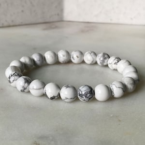 Howlite Gemstone Bracelet White Crystal for Calming Natural Howlite ...