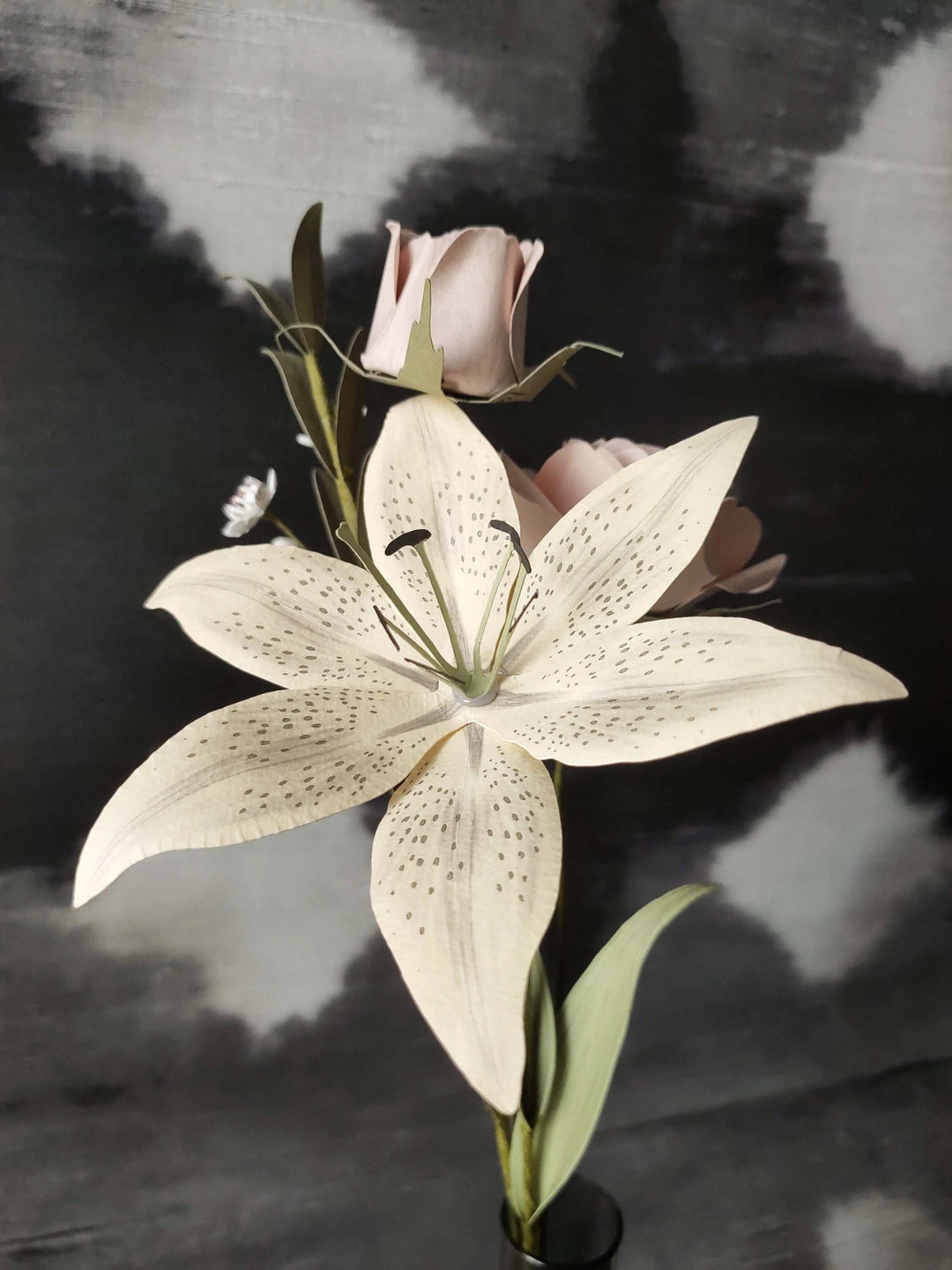 PRÉCOMMANDE Lys en papier dessiné - Fleur en papier – Fleur durable ...