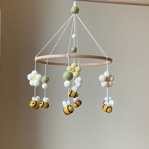 Bee Mobile/ Flower Mobile/ Daisy Mobile/ Baby Mobile Girl/ Daisy ...