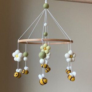 Bee Mobile/ Flower Mobile/ Daisy Mobile/ Baby Mobile Girl/ Daisy ...
