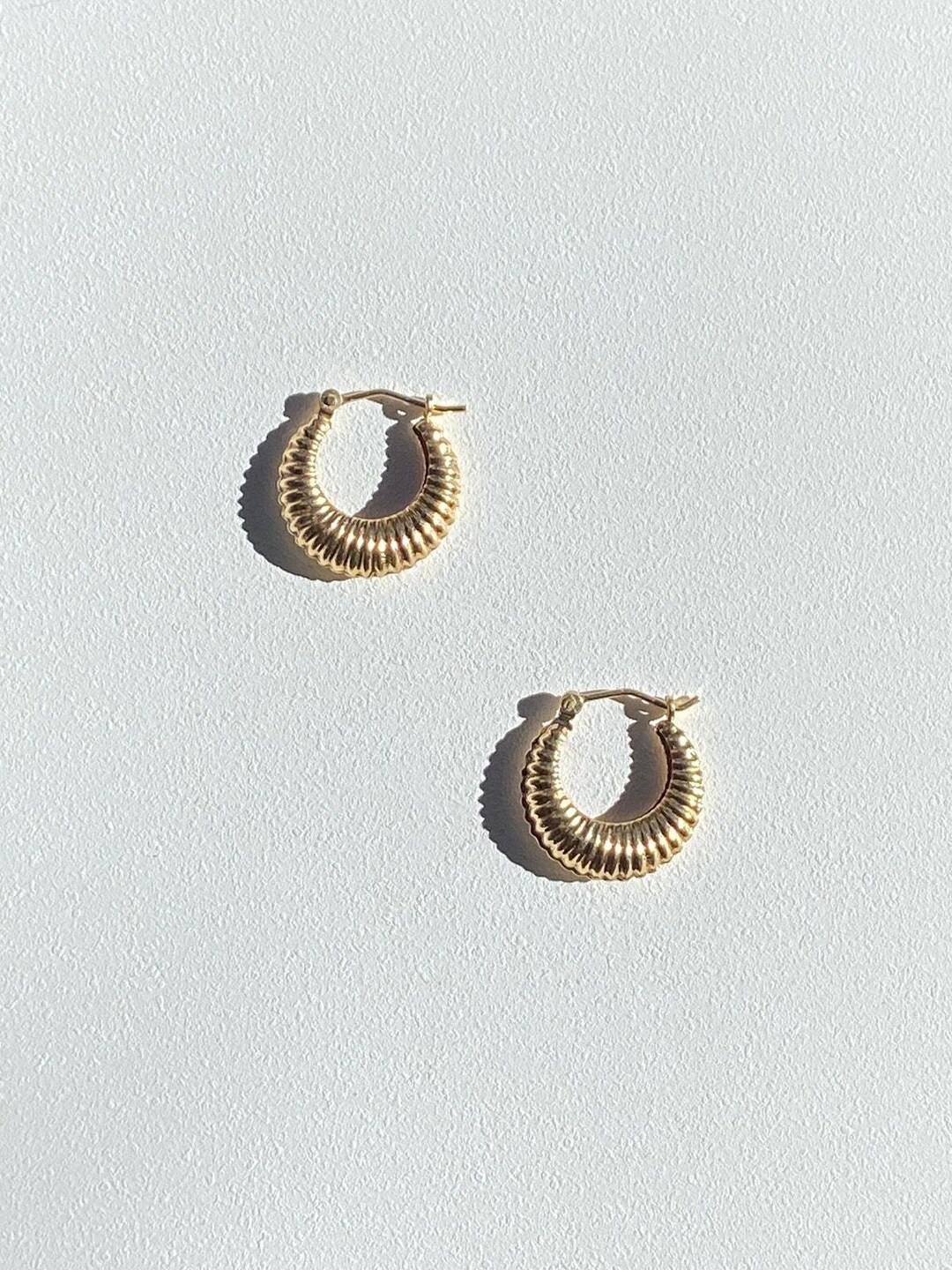 Vintage 14K Gold Puffed Ribbed Tapered Hoops - Etsy