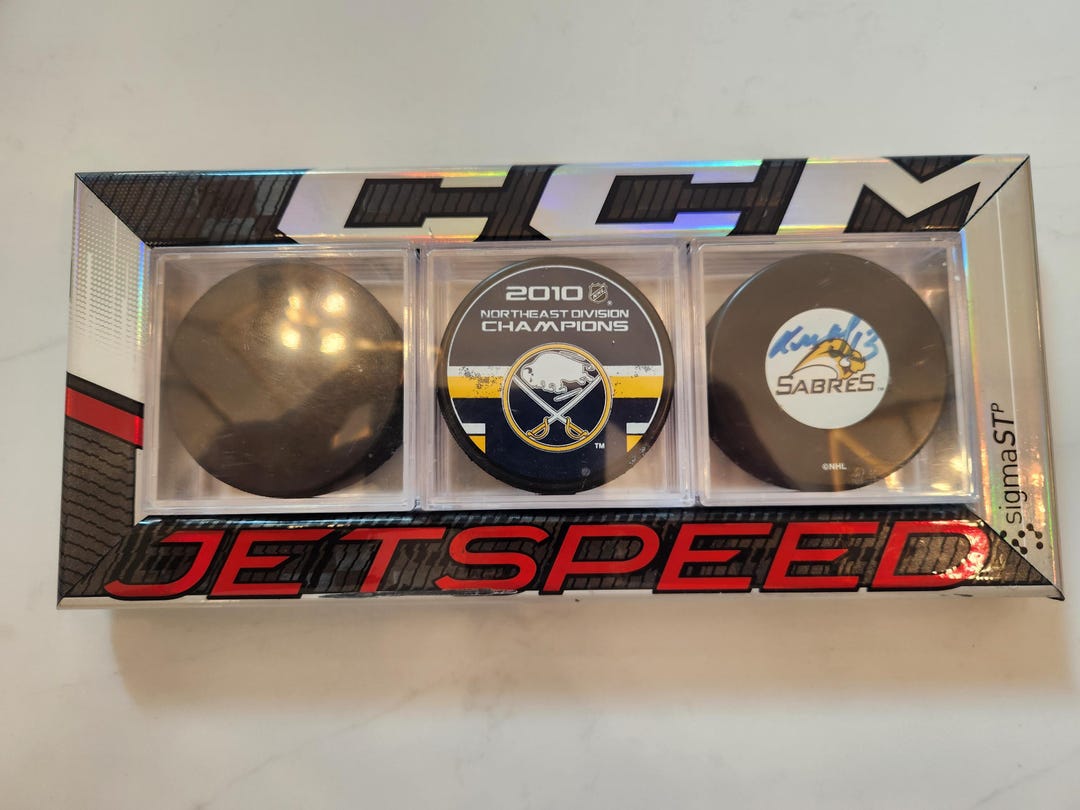 Composite Jetspeed Pro CCM Hockey Stick Puck Display Case 3 Pucks With ...