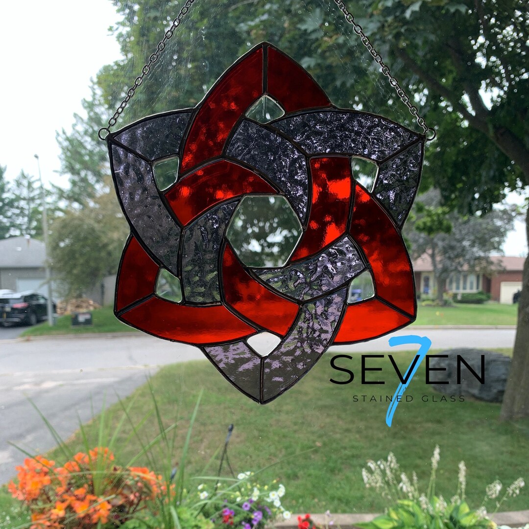 Celtic Double Triquetra Knot in Bright Red and Lightly Textured Purple ...