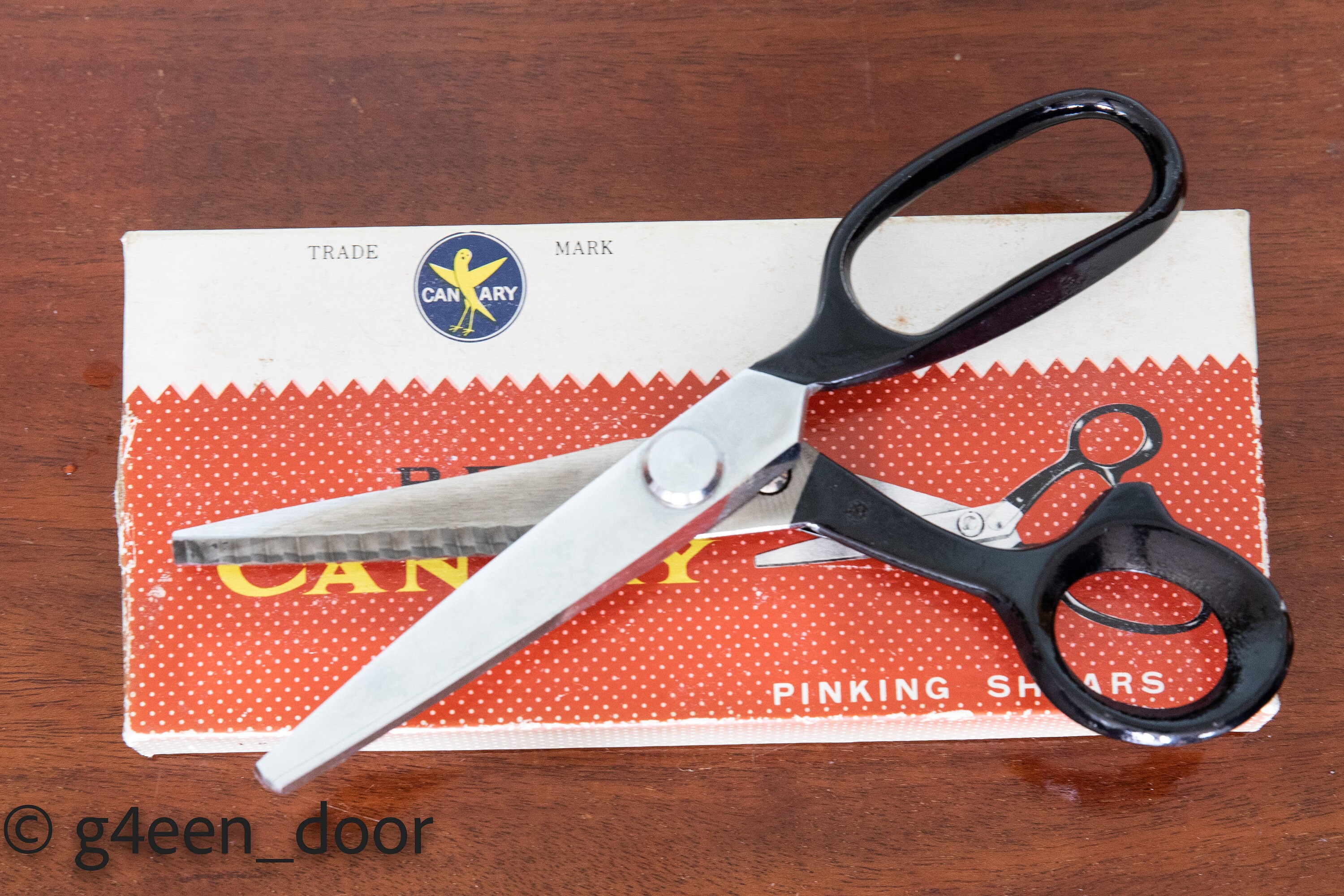 Red Canary Pinking Shears - Zig Zag Vintage Scissors - Etsy