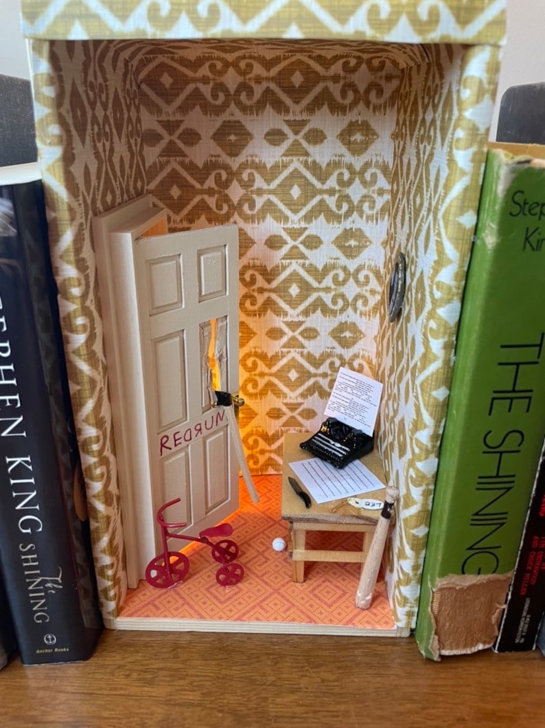 The Shining Book Nook Door Redrum Sheif Insert Display Light up Horror ...