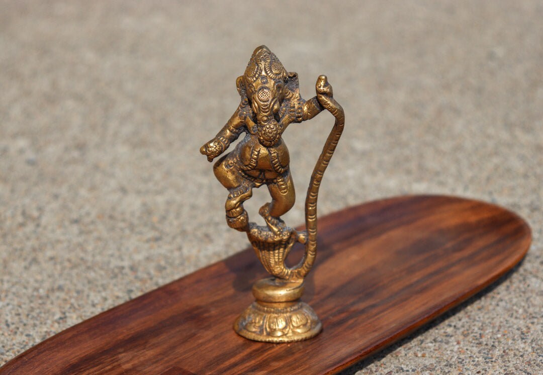 Ganesha Brass Statue Altar Decor, Good Luck Ganesh Elegant Spiritual ...