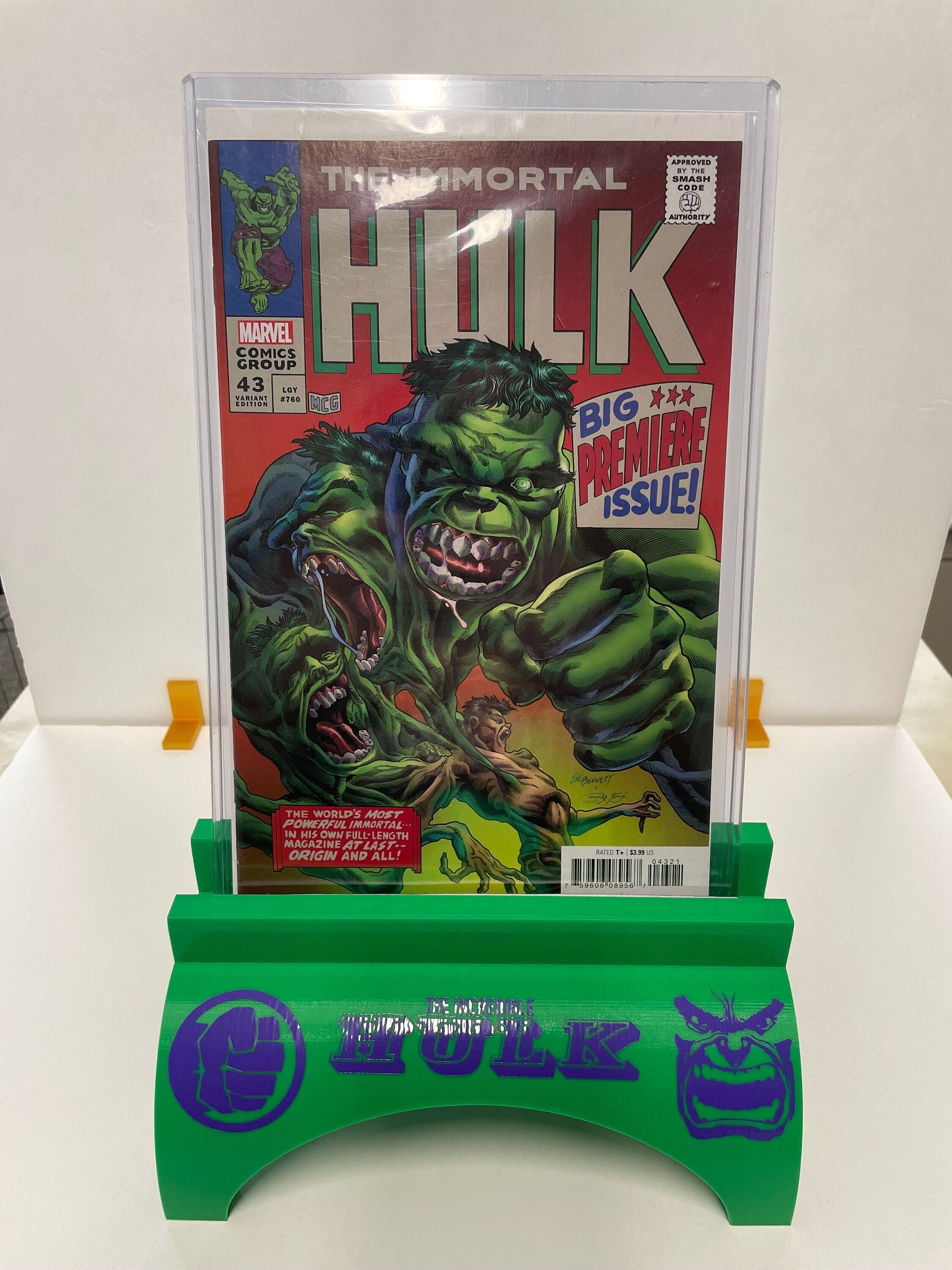 The Hulk Comic Book Stand 3D Printed green PLA - Etsy