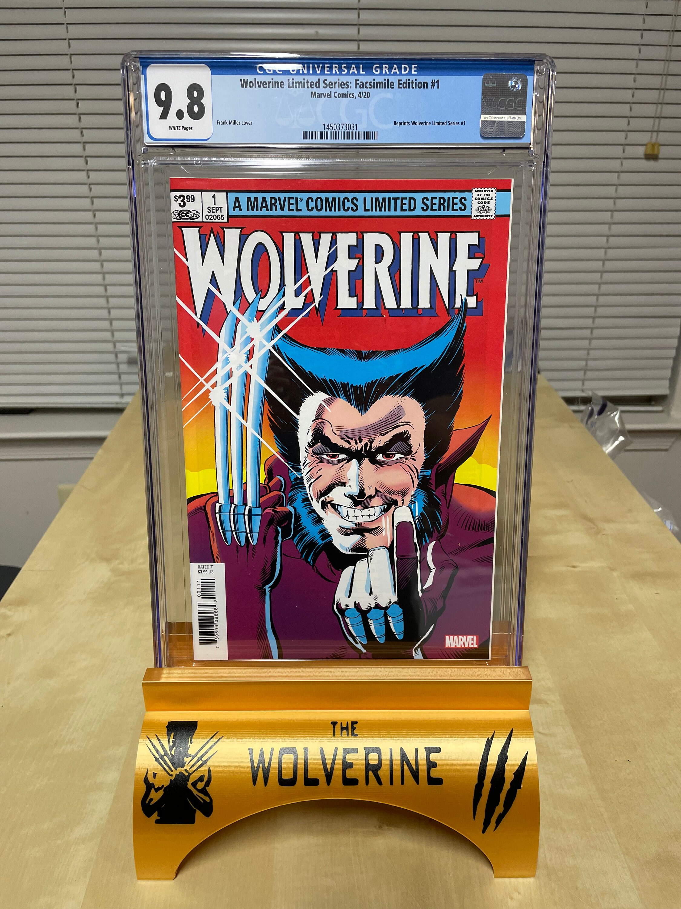 Wolverine Comic Book Stand 3D Printed gold PLA - Etsy