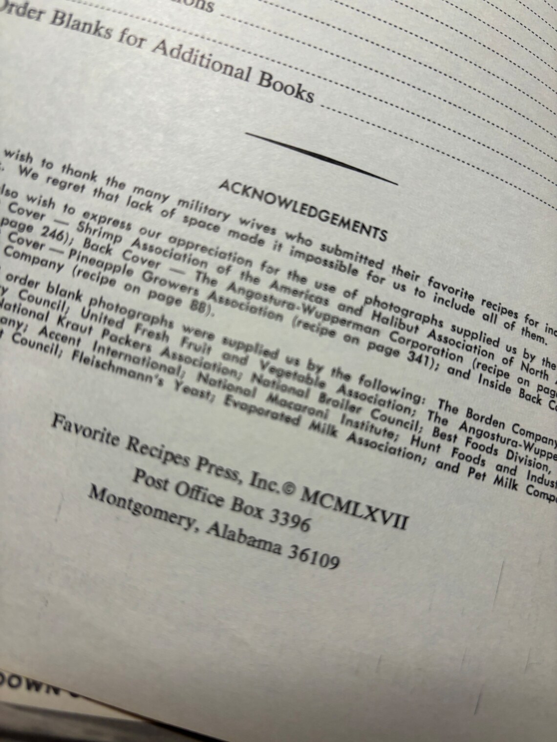 Vintage Cookbook 2000 Worldwide Favorite Recipes of Military Officers ...