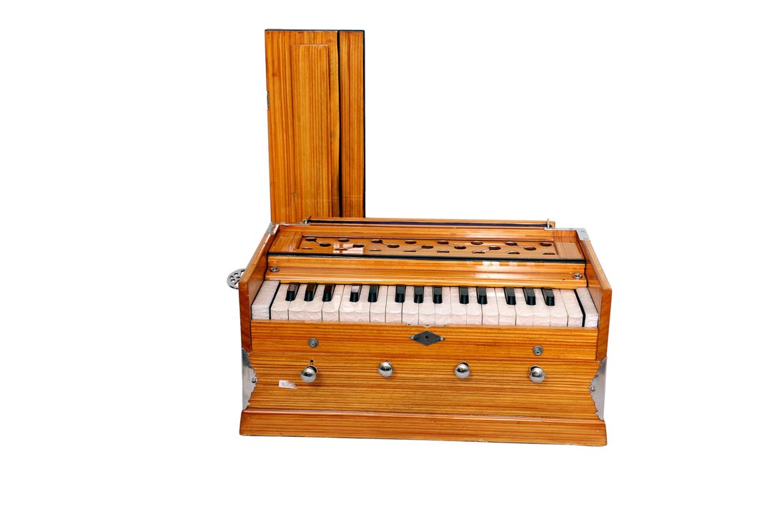 Handmade Wooden Standard Harmonium 2.5 Octave 4 Stopper Harmonium With ...