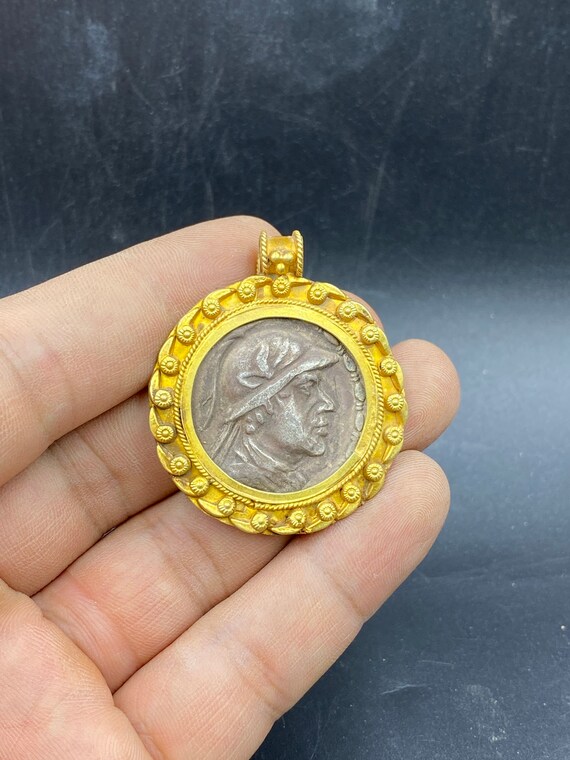 Authentic genuine Bactrian silver coin with solid 18K… - Gem