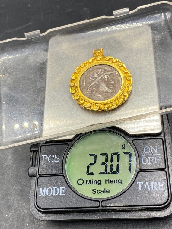 Authentic genuine Bactrian silver coin with solid 18K… - Gem