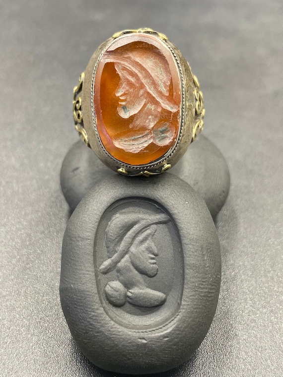 Very old ancient intaglio indo-Greek carelian solid s… - Gem