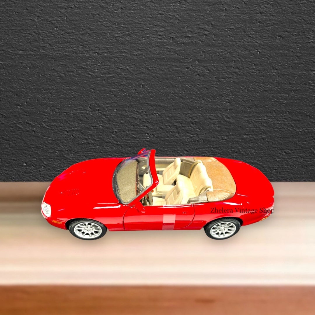 Maisto Jaguar XKR Scale 1:18, Maisto Special Edition Jaguar Red XKR ...