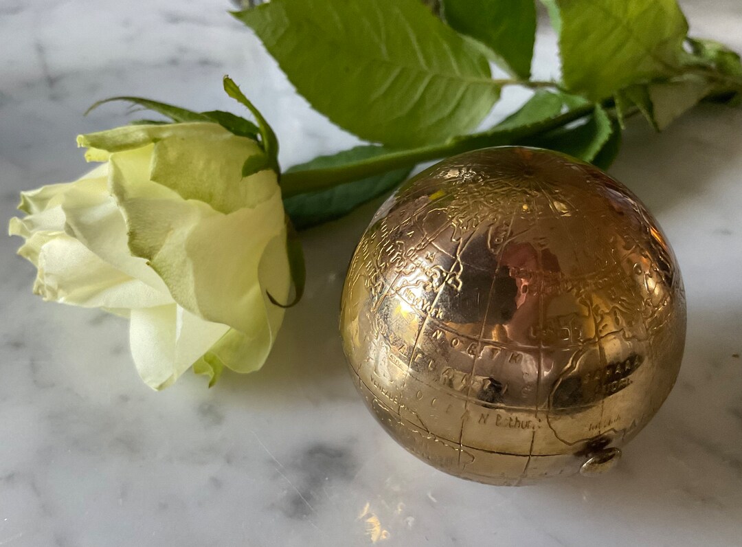 Pygmalion World Globe Powder Compact - Etsy