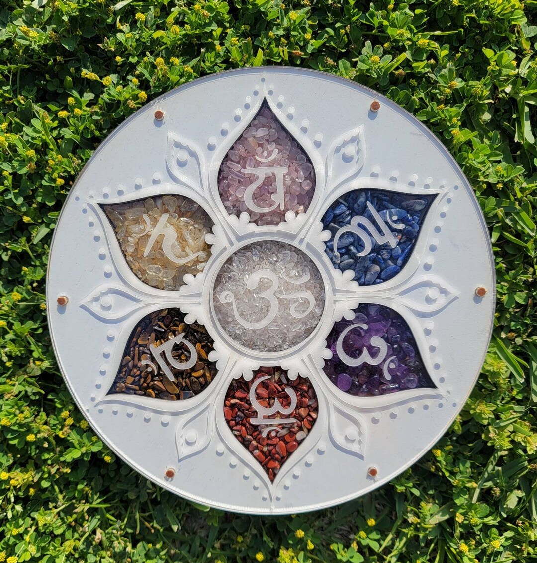 7 Chakra Meditation Flower Gift With Natural Healing Crystals Tumbles ...
