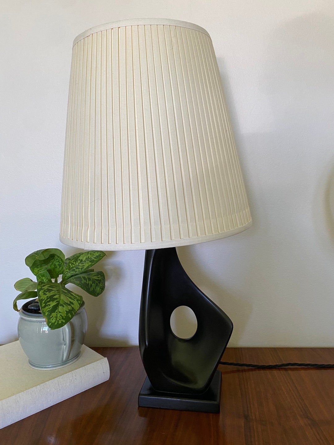 Ellis Pottery Black Ceramic Table Lamp C.1958. Form V12 Abstract Design ...