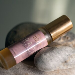 Natural Oil Perfume Delicate Rose and Violets Scent Rose Scent ...