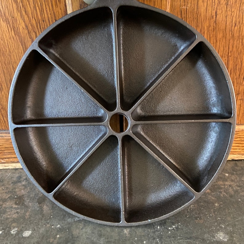 VTG Lodge Cracker Barrel Cast Iron Corn Bread Skillet - Etsy VTG Lodge Cracker Barrel Cast Iron Corn Bread Skillet - Etsy