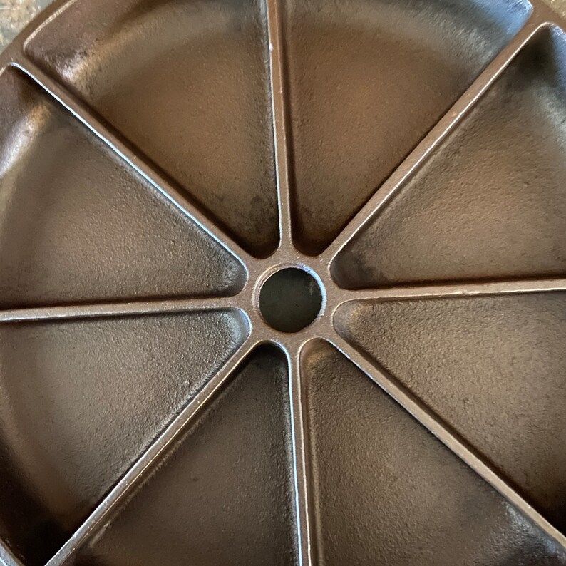 VTG Lodge Cracker Barrel Cast Iron Corn Bread Skillet - Etsy VTG Lodge Cracker Barrel Cast Iron Corn Bread Skillet - Etsy