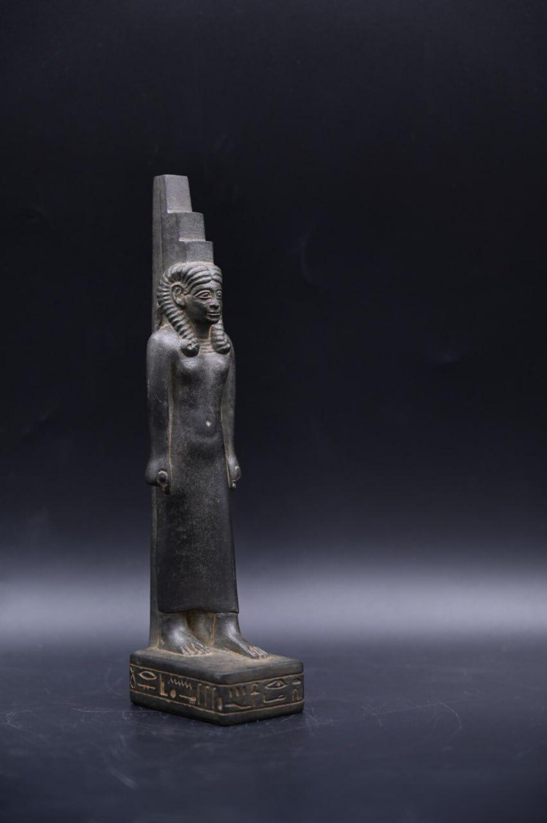 Handcrafted Isis Pharaoh Statue – Stunning Stone Egyptian Sculpture for ...