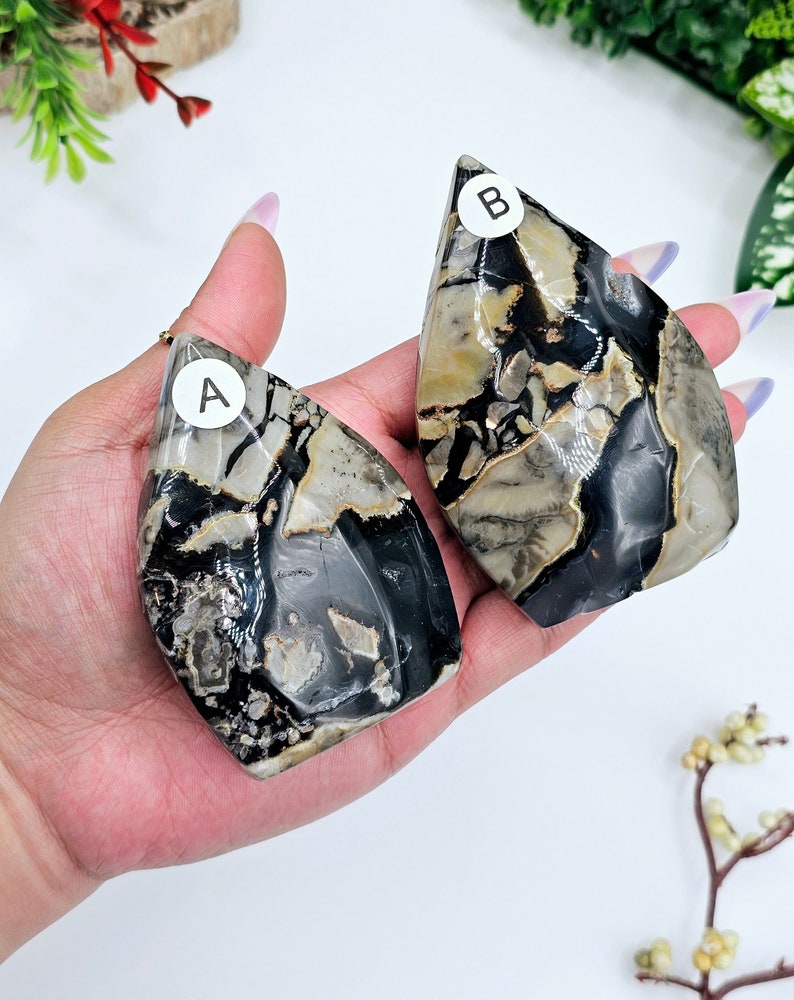 Volcanic Agate Freeform / Strong UV Reactive / Agate / Rocks and ...