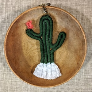 Macrame Cactus Keychain / Boho Macrame Accessory / Modern Bohemian ...
