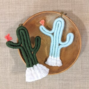 Macrame Cactus Keychain / Boho Macrame Accessory / Modern Bohemian ...