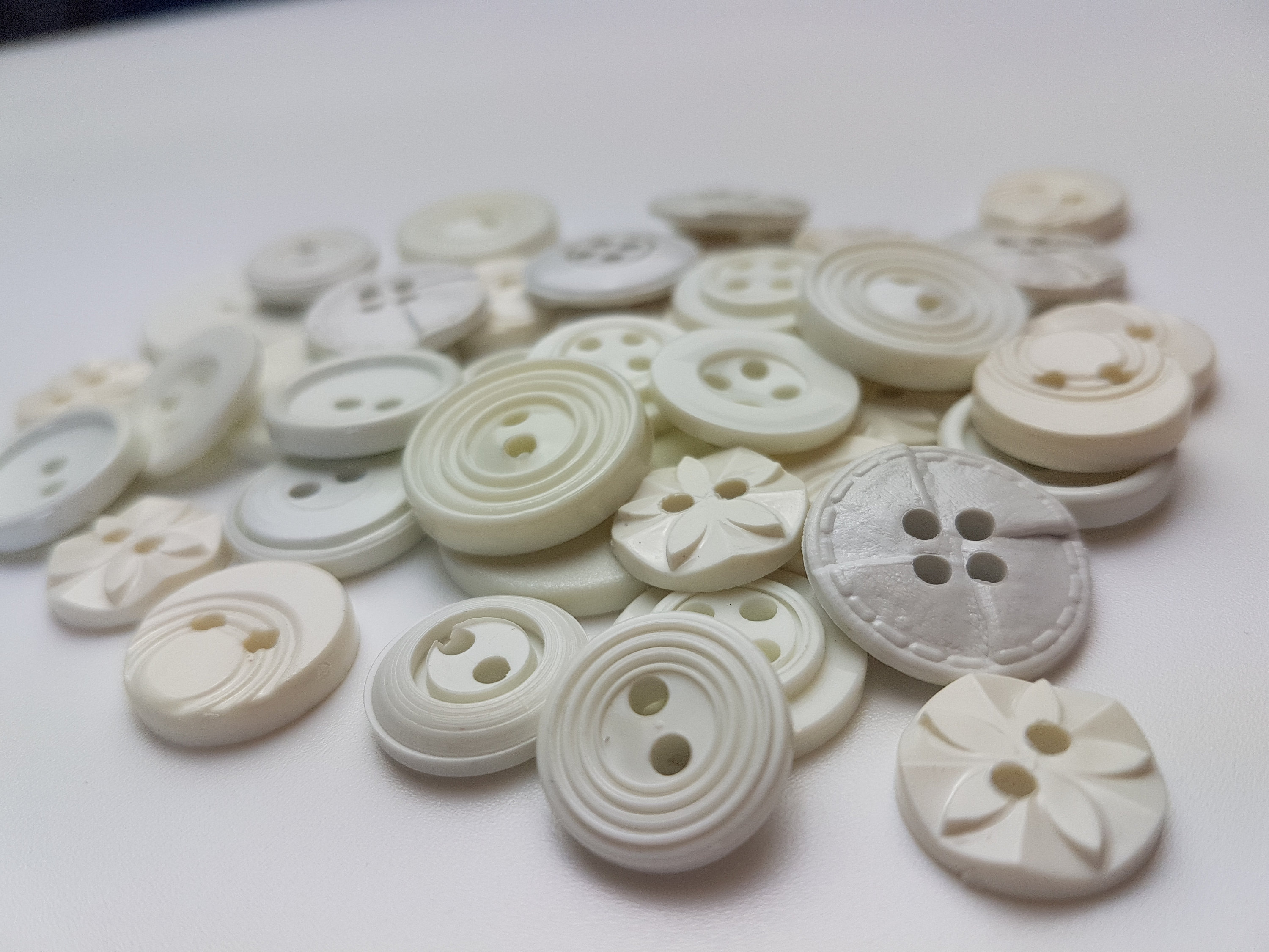 Button Craft Vintage Assorted White Buttons Nylon Plastic Range of ...