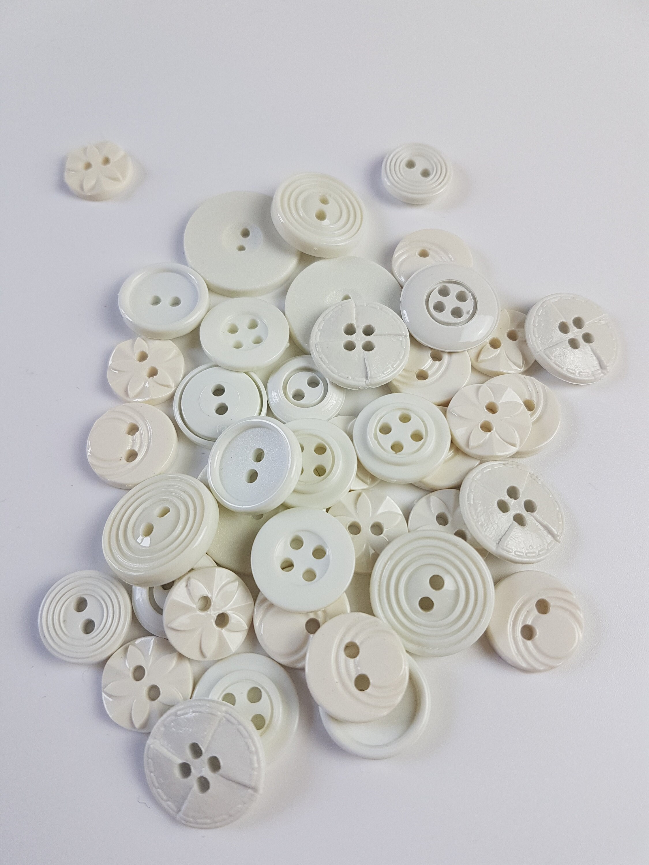 Button Craft Vintage Assorted White Buttons Nylon Plastic Range of ...