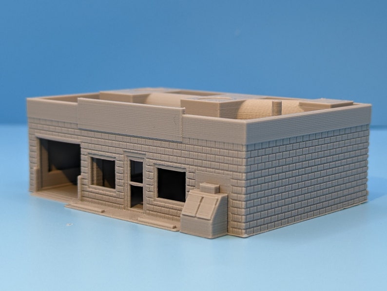 N-scale Dukes Drive-through Convenience Store Model Kit - Detailed 1: ...