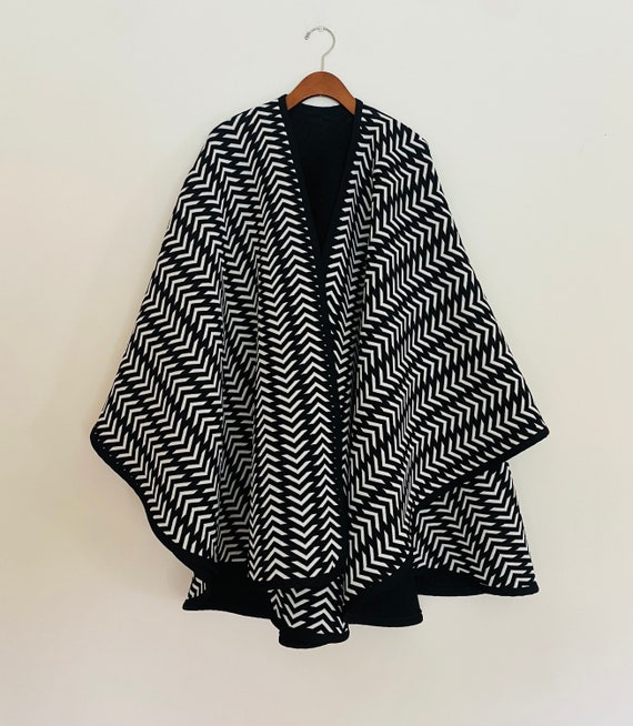 Retro chevron quilted cape shrug O/S - Gem
