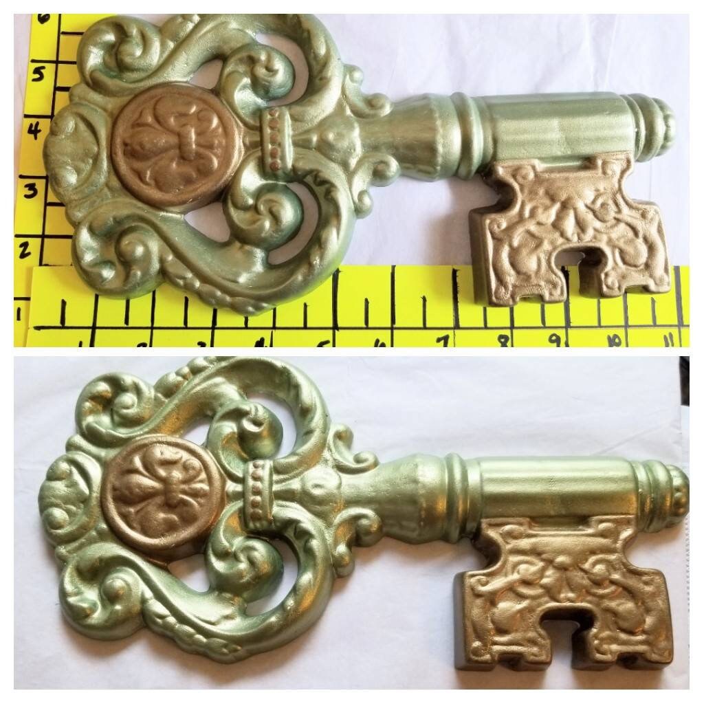 Giant Keys Wall Hanging Set of 3, Metallic Painted Ceramics ...