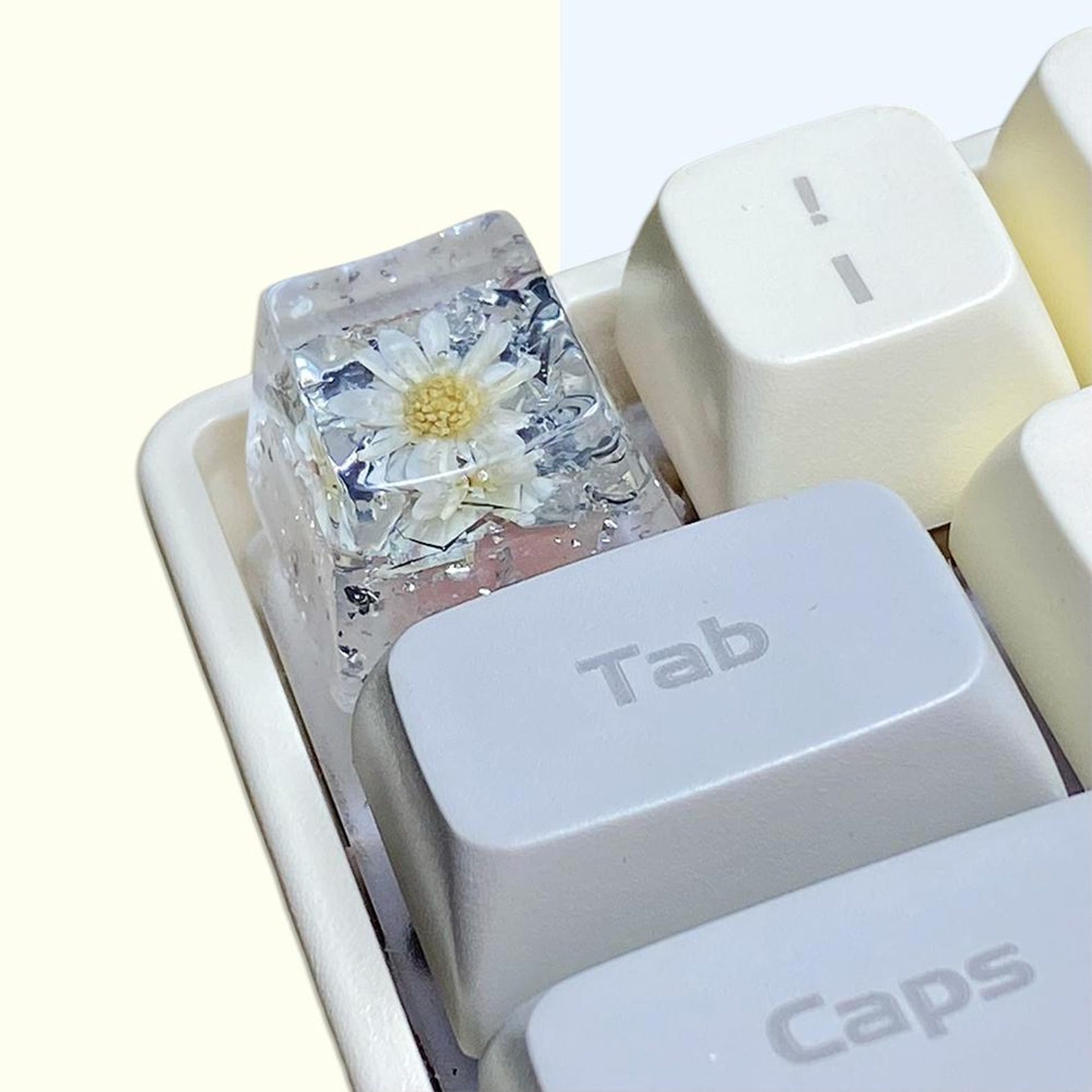 Handmade Daisy Translucent Keycap, Daisy Resin Keycap, Creative Artisan ...