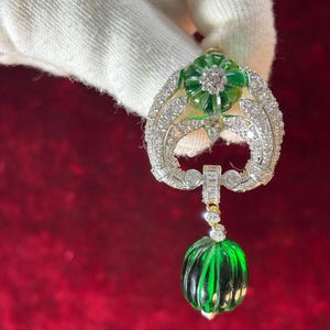 Art Deco Inspired Rothschild Family Carved Emerald Brooch in 925 ...