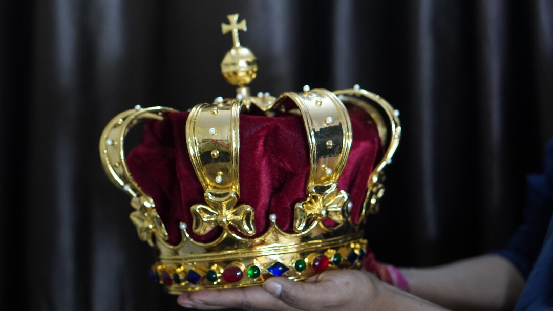 The Crown of Netherland, Brass Crown ,gemstones Crown , Yellow Gold ...