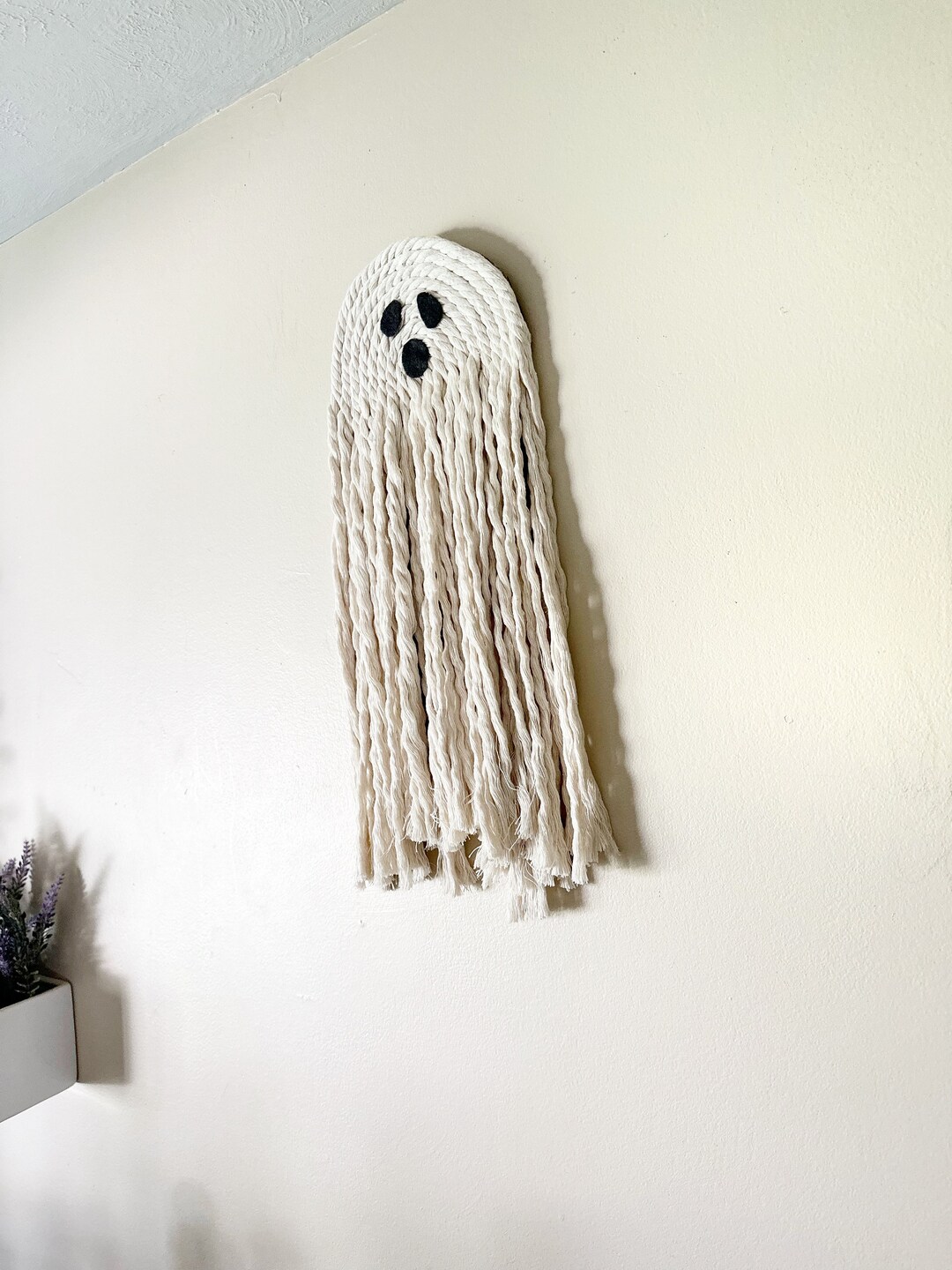 Small Macrame Ghost Wall Hanging, Wall Decor, Halloween Yarn Hanging ...