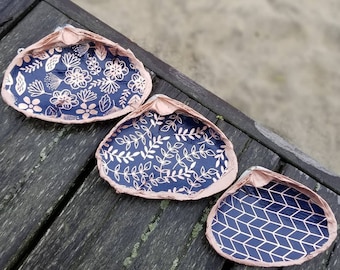 Trio of Upcycled Clamshells set of Three | Etsy
