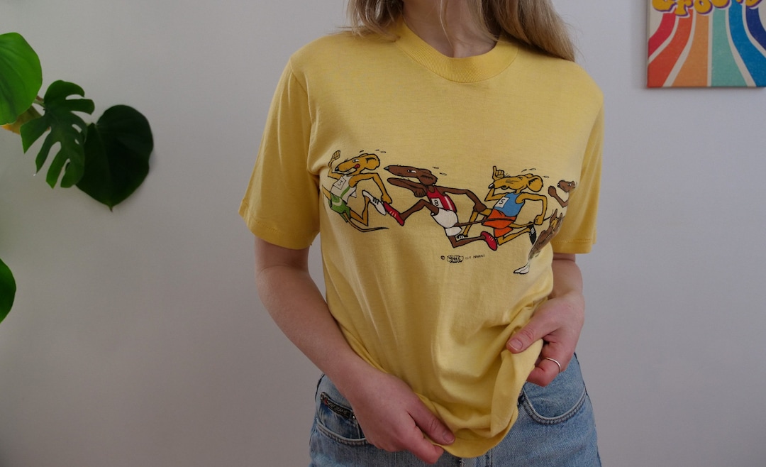 Vintage Graphic T Shirt Women's S M / 70s Funky Crewneck Tee / Yellow ...