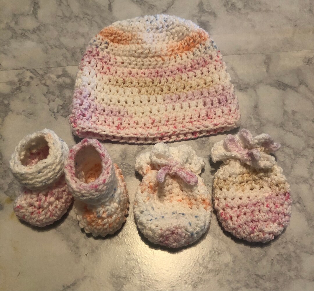 Crochet Baby Gift Set, Newborn Hat, Booties, Mittens - Etsy