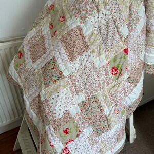 Large Double Patchwork Quilt With Roses Vintage Style, Hand Quilted. - Etsy